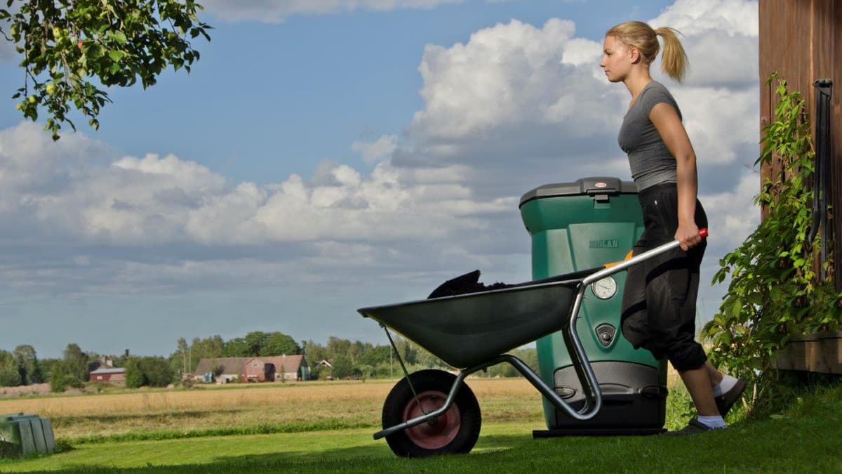 Kompostointi onnistuu – näin teet pihan luonnonmukaiseksi aarreaitaksi